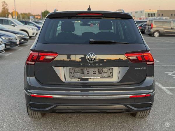 Pelēks Volkswagen Tiguan 2023 Viļņa, ar dzinēja tilpumu 1.40 L un nobraukumu 184 tūkst. km par 19750 €, foto 8 vietnē AUTOMOTO.COM.LV