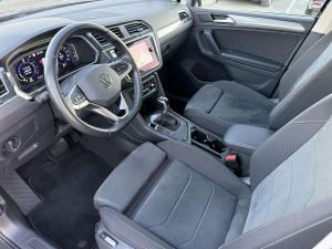 Grey Volkswagen Tiguan 2023 in Vilnius, with an engine capacity of 1.40 L and mileage of 184 thousand km for 19750 €, photo 17 on AUTOMOTO.COM.LV