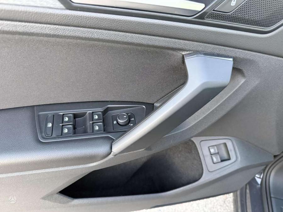 Grey Volkswagen Tiguan 2023 in Vilnius, with an engine capacity of 1.40 L and mileage of 184 thousand km for 19750 €, photo 19 on AUTOMOTO.COM.LV