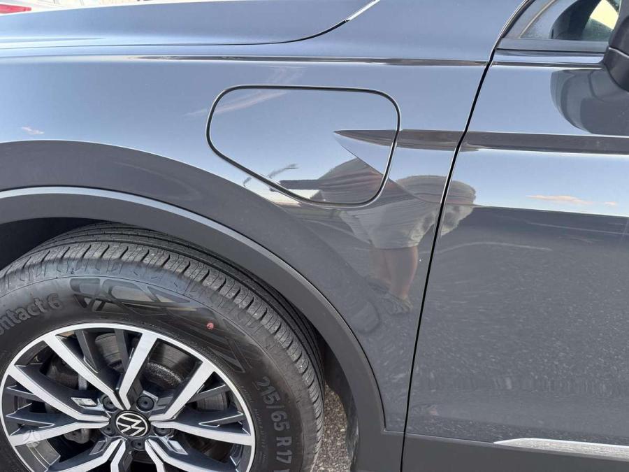 Grey Volkswagen Tiguan 2023 in Vilnius, with an engine capacity of 1.40 L and mileage of 184 thousand km for 19750 €, photo 20 on AUTOMOTO.COM.LV