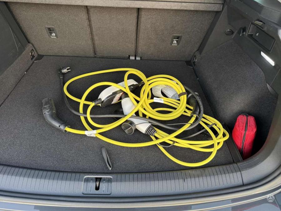 Grey Volkswagen Tiguan 2023 in Vilnius, with an engine capacity of 1.40 L and mileage of 184 thousand km for 19750 €, photo 26 on AUTOMOTO.COM.LV