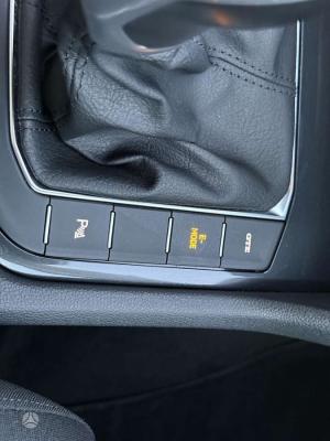 Grey Volkswagen Tiguan 2023 in Vilnius, with an engine capacity of 1.40 L and mileage of 184 thousand km for 19750 €, photo 28 on AUTOMOTO.COM.LV