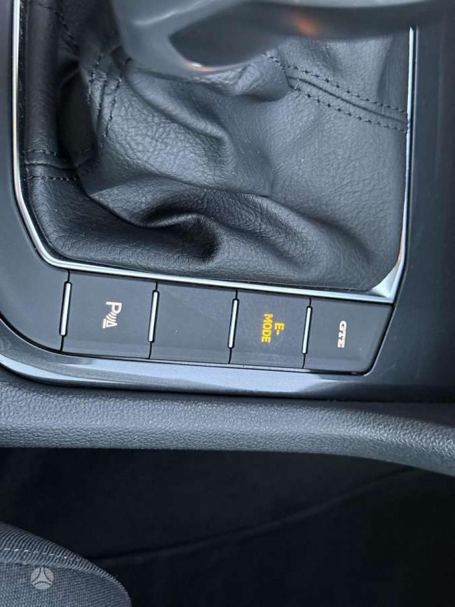 Grey Volkswagen Tiguan 2023 in Vilnius, with an engine capacity of 1.40 L and mileage of 184 thousand km for 19750 €, photo 28 on AUTOMOTO.COM.LV