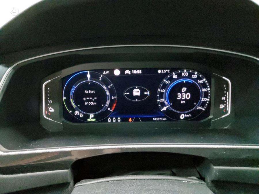 Grey Volkswagen Tiguan 2023 in Vilnius, with an engine capacity of 1.40 L and mileage of 184 thousand km for 19750 €, photo 40 on AUTOMOTO.COM.LV