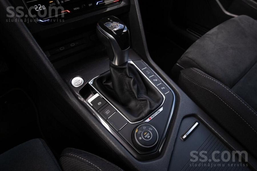 Grey Volkswagen Tiguan 2023 in Riga, with an engine capacity of 2.00 L and mileage of 108 thousand km for 28450 €, photo 14 on AUTOMOTO.COM.LV
