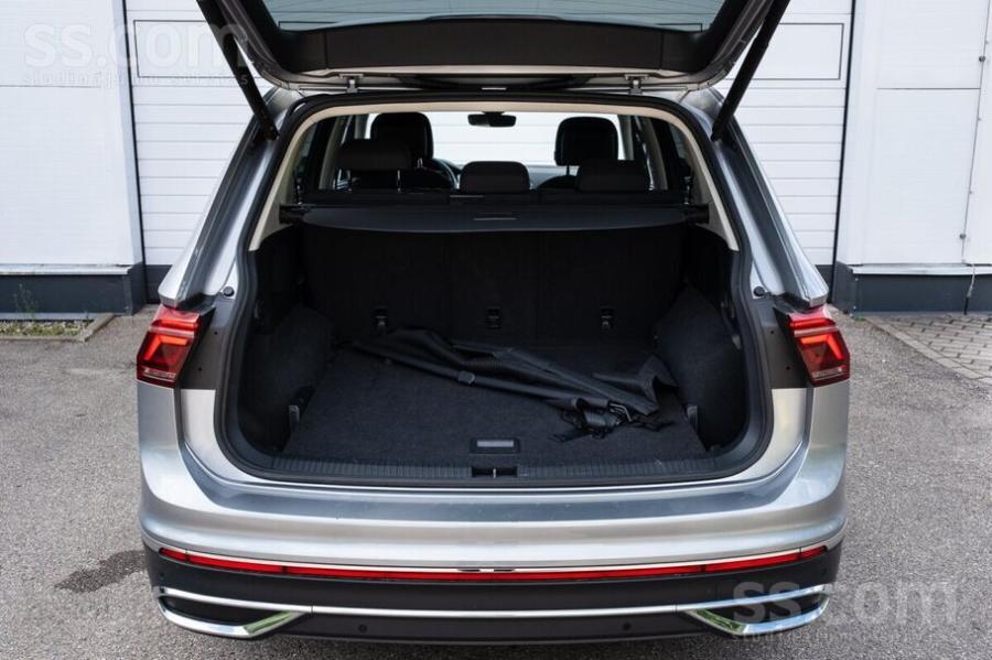 Grey Volkswagen Tiguan 2023 in Riga, with an engine capacity of 2.00 L and mileage of 108 thousand km for 28450 €, photo 16 on AUTOMOTO.COM.LV