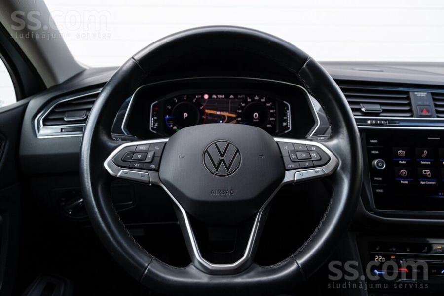 Grey Volkswagen Tiguan 2023 in Riga, with an engine capacity of 2.00 L and mileage of 108 thousand km for 28450 €, photo 23 on AUTOMOTO.COM.LV