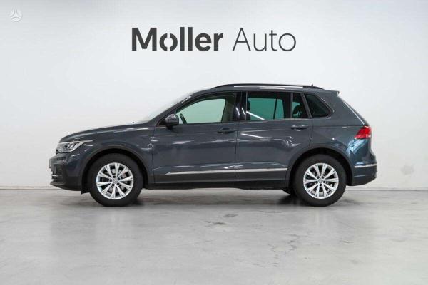 Grey Volkswagen Tiguan 2023 in Vilnius, with an engine capacity of 1.50 L and mileage of 93 thousand km for 21500 €, photo 2 on AUTOMOTO.COM.LV