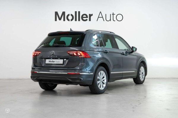 Grey Volkswagen Tiguan 2023 in Vilnius, with an engine capacity of 1.50 L and mileage of 93 thousand km for 21500 €, photo 3 on AUTOMOTO.COM.LV