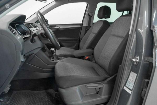 Grey Volkswagen Tiguan 2023 in Vilnius, with an engine capacity of 1.50 L and mileage of 93 thousand km for 21500 €, photo 7 on AUTOMOTO.COM.LV