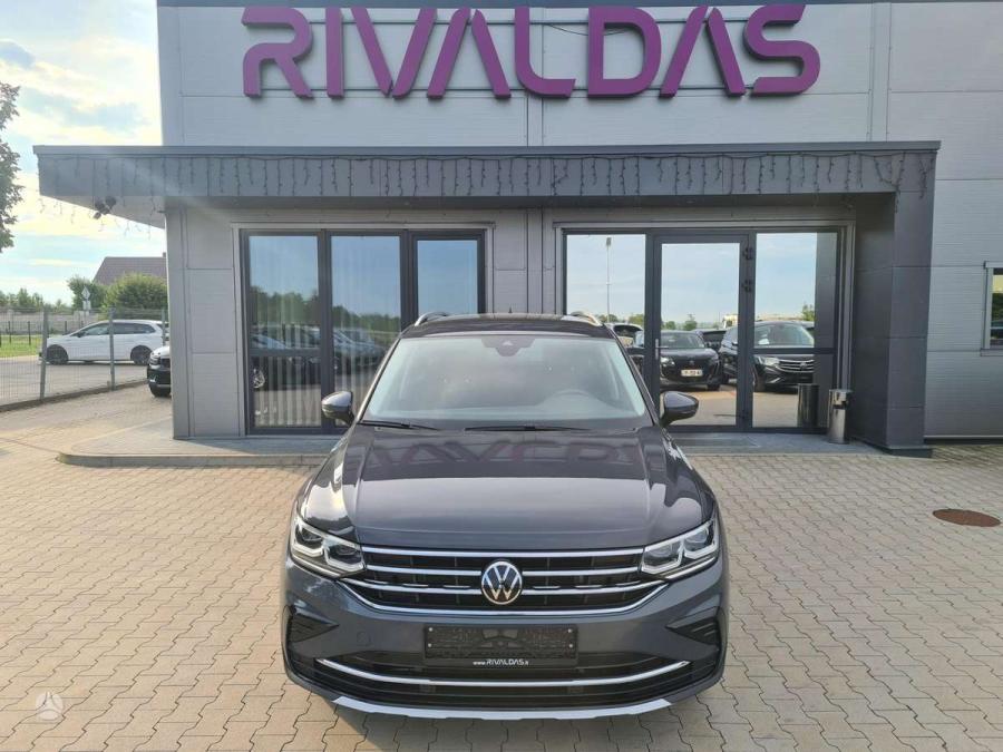 Grey Volkswagen Tiguan 2023 in Siauliai, with an engine capacity of 1.40 L and mileage of 172 thousand km for 21990 €, photo 1 on AUTOMOTO.COM.LV