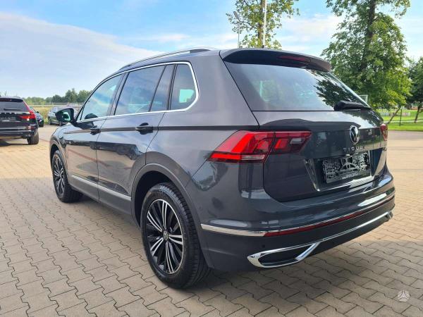 Grey Volkswagen Tiguan 2023 in Siauliai, with an engine capacity of 1.40 L and mileage of 172 thousand km for 21990 €, photo 6 on AUTOMOTO.COM.LV