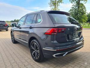 Grey Volkswagen Tiguan 2023 in Siauliai, with an engine capacity of 1.40 L and mileage of 172 thousand km for 21990 €, photo 7 on AUTOMOTO.COM.LV