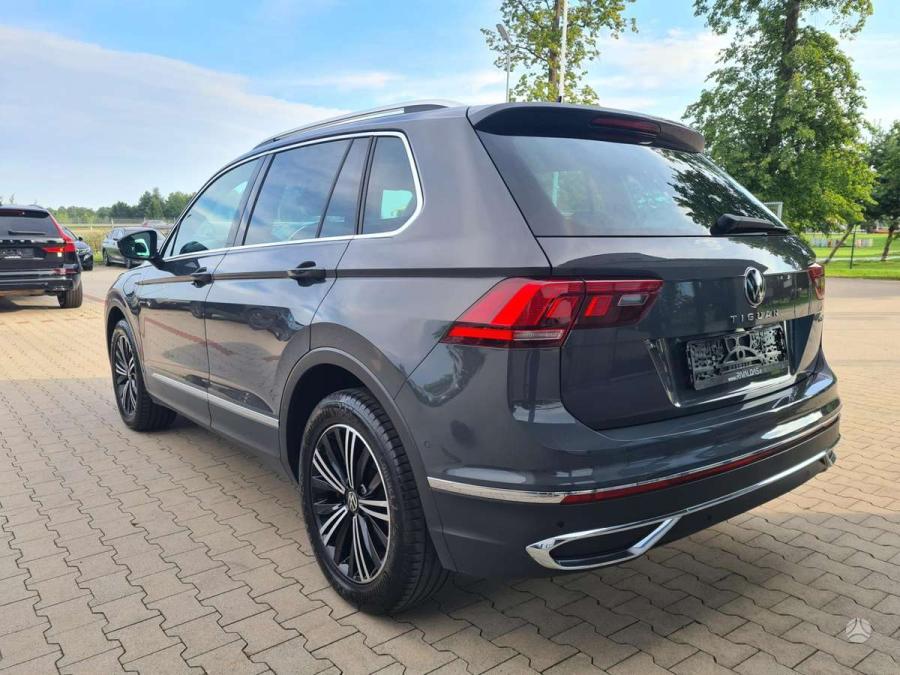 Grey Volkswagen Tiguan 2023 in Siauliai, with an engine capacity of 1.40 L and mileage of 172 thousand km for 21990 €, photo 7 on AUTOMOTO.COM.LV
