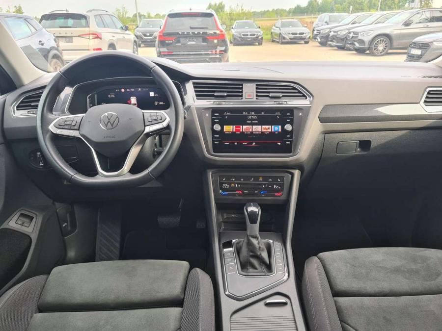 Grey Volkswagen Tiguan 2023 in Siauliai, with an engine capacity of 1.40 L and mileage of 172 thousand km for 21990 €, photo 12 on AUTOMOTO.COM.LV