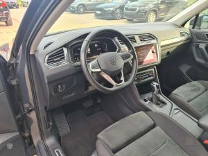 Grey Volkswagen Tiguan 2023 in Siauliai, with an engine capacity of 1.40 L and mileage of 172 thousand km for 21990 €, photo 13 on AUTOMOTO.COM.LV