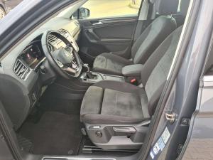 Grey Volkswagen Tiguan 2023 in Siauliai, with an engine capacity of 1.40 L and mileage of 172 thousand km for 21990 €, photo 14 on AUTOMOTO.COM.LV