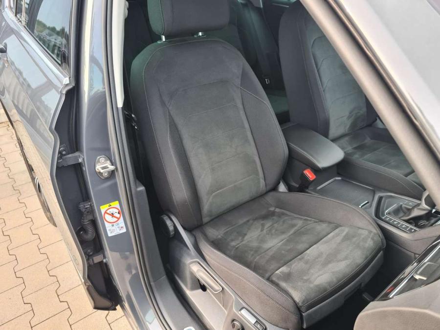 Grey Volkswagen Tiguan 2023 in Siauliai, with an engine capacity of 1.40 L and mileage of 172 thousand km for 21990 €, photo 15 on AUTOMOTO.COM.LV