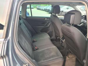 Grey Volkswagen Tiguan 2023 in Siauliai, with an engine capacity of 1.40 L and mileage of 172 thousand km for 21990 €, photo 19 on AUTOMOTO.COM.LV
