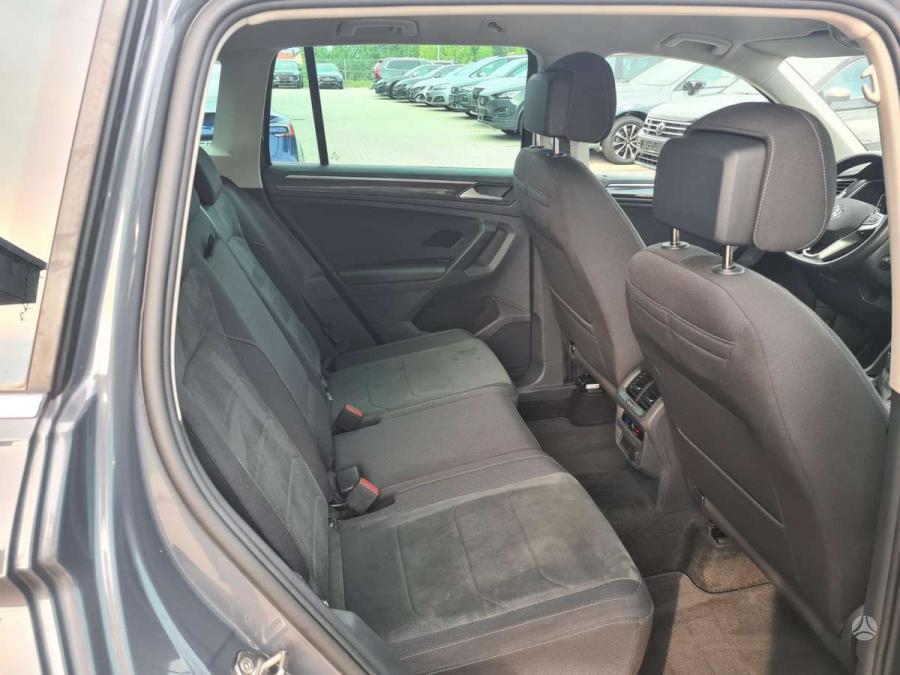 Grey Volkswagen Tiguan 2023 in Siauliai, with an engine capacity of 1.40 L and mileage of 172 thousand km for 21990 €, photo 19 on AUTOMOTO.COM.LV