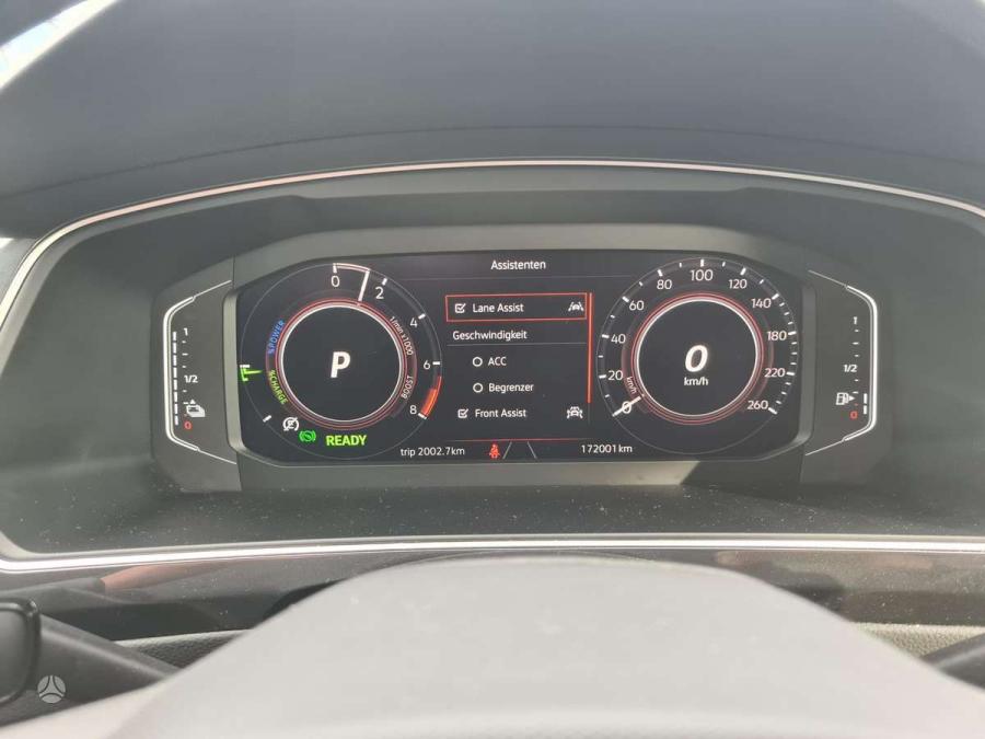 Grey Volkswagen Tiguan 2023 in Siauliai, with an engine capacity of 1.40 L and mileage of 172 thousand km for 21990 €, photo 21 on AUTOMOTO.COM.LV