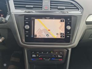 Grey Volkswagen Tiguan 2023 in Siauliai, with an engine capacity of 1.40 L and mileage of 172 thousand km for 21990 €, photo 25 on AUTOMOTO.COM.LV