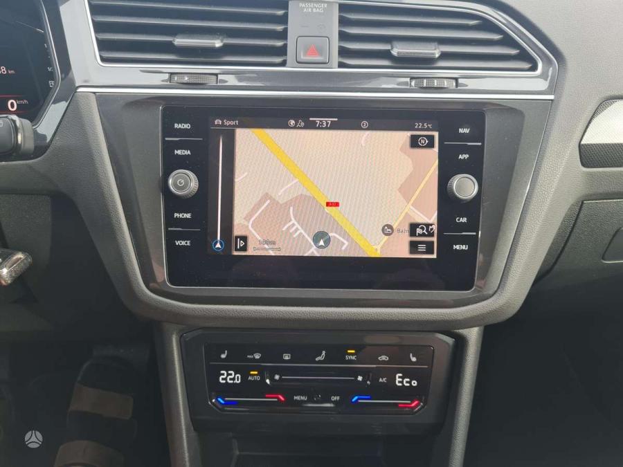 Grey Volkswagen Tiguan 2023 in Siauliai, with an engine capacity of 1.40 L and mileage of 172 thousand km for 21990 €, photo 25 on AUTOMOTO.COM.LV