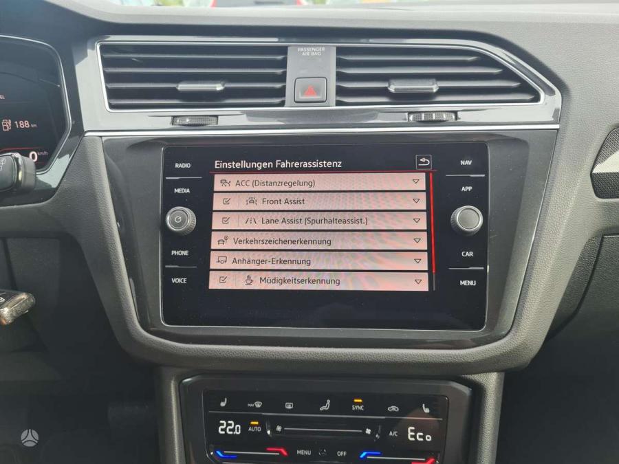Grey Volkswagen Tiguan 2023 in Siauliai, with an engine capacity of 1.40 L and mileage of 172 thousand km for 21990 €, photo 29 on AUTOMOTO.COM.LV