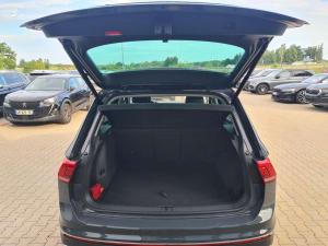 Grey Volkswagen Tiguan 2023 in Siauliai, with an engine capacity of 1.40 L and mileage of 172 thousand km for 21990 €, photo 36 on AUTOMOTO.COM.LV