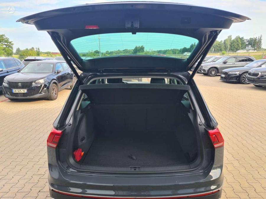 Grey Volkswagen Tiguan 2023 in Siauliai, with an engine capacity of 1.40 L and mileage of 172 thousand km for 21990 €, photo 36 on AUTOMOTO.COM.LV