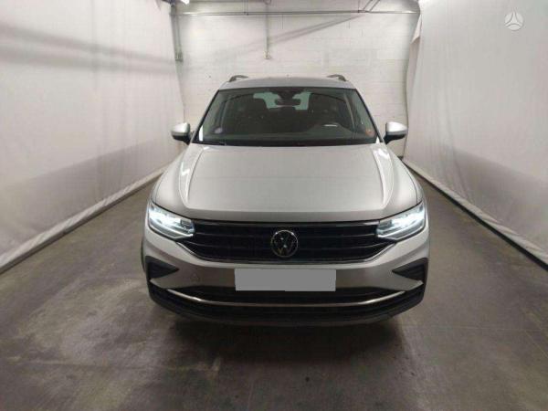 Pelēks Volkswagen Tiguan 2023 Viļņa, ar dzinēja tilpumu 1.50 L un nobraukumu 199 tūkst. km par 20330 €, foto 1 vietnē AUTOMOTO.COM.LV