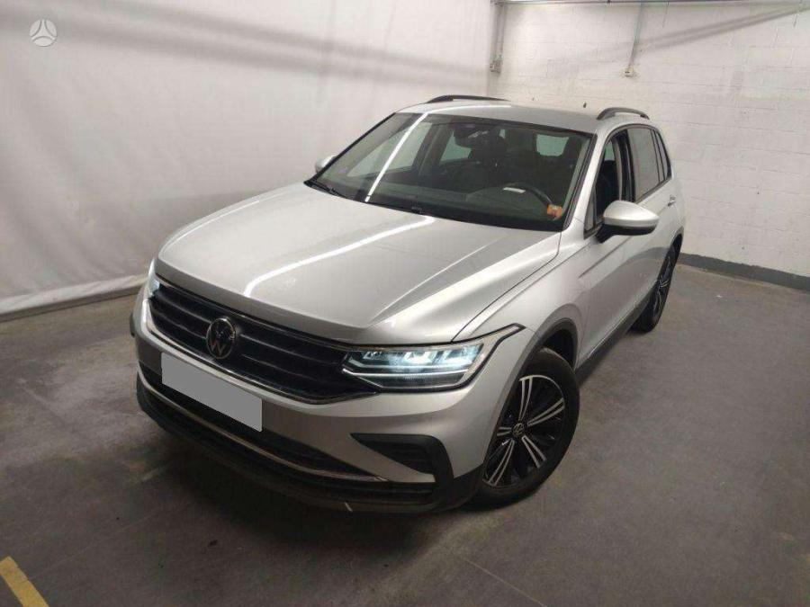 Grey Volkswagen Tiguan 2023 in Vilnius, with an engine capacity of 1.50 L and mileage of 199 thousand km for 20330 €, photo 3 on AUTOMOTO.COM.LV