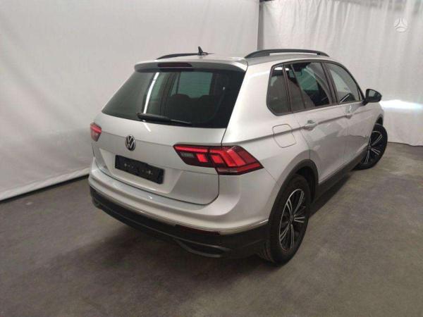 Pelēks Volkswagen Tiguan 2023 Viļņa, ar dzinēja tilpumu 1.50 L un nobraukumu 199 tūkst. km par 20330 €, foto 4 vietnē AUTOMOTO.COM.LV