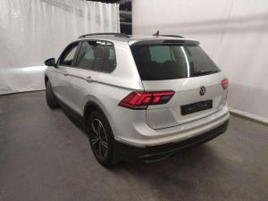 Grey Volkswagen Tiguan 2023 in Vilnius, with an engine capacity of 1.50 L and mileage of 199 thousand km for 20330 €, photo 6 on AUTOMOTO.COM.LV