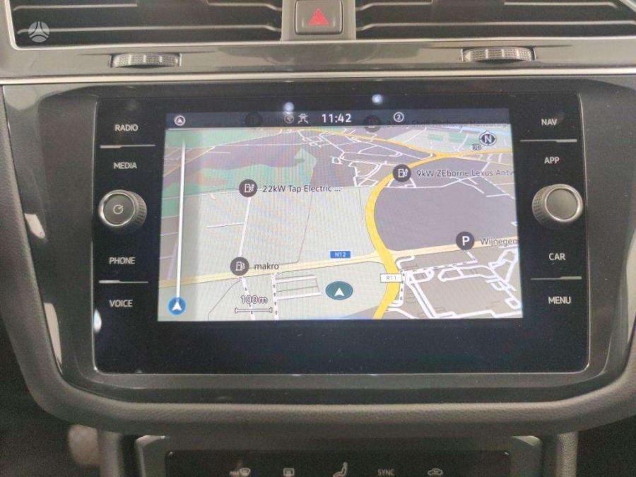 Grey Volkswagen Tiguan 2023 in Vilnius, with an engine capacity of 1.50 L and mileage of 199 thousand km for 20330 €, photo 12 on AUTOMOTO.COM.LV