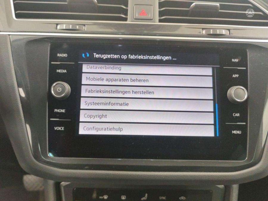 Grey Volkswagen Tiguan 2023 in Vilnius, with an engine capacity of 1.50 L and mileage of 199 thousand km for 20330 €, photo 13 on AUTOMOTO.COM.LV