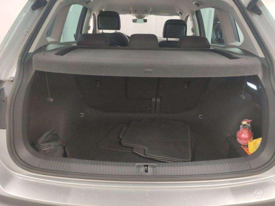 Grey Volkswagen Tiguan 2023 in Vilnius, with an engine capacity of 1.50 L and mileage of 199 thousand km for 20330 €, photo 17 on AUTOMOTO.COM.LV