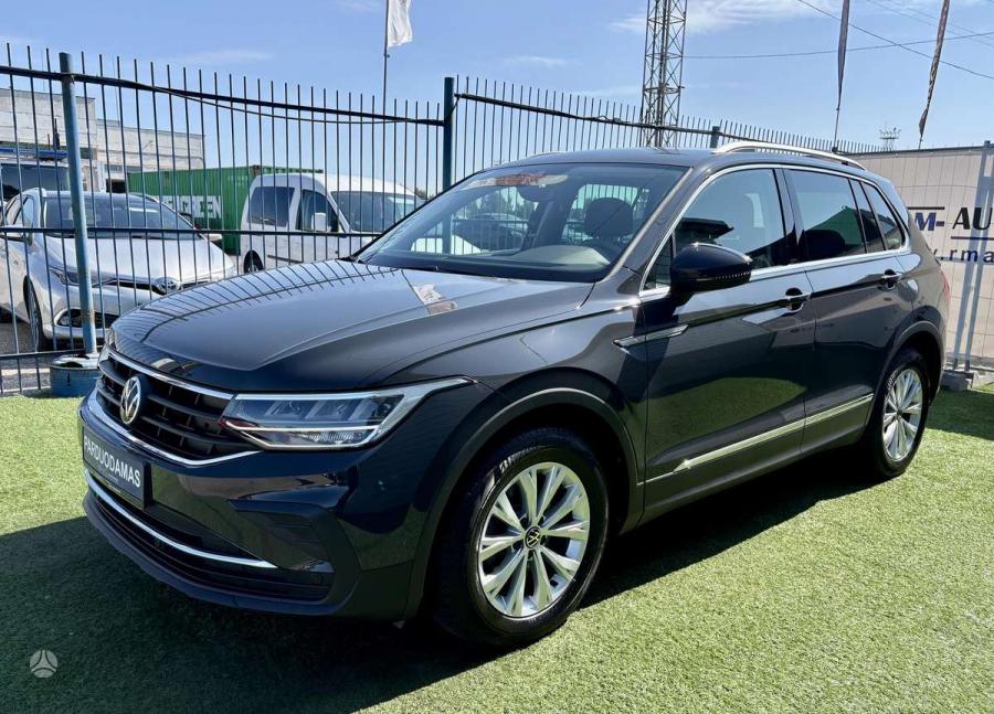 Grey Volkswagen Tiguan 2023 in Panevezys, with an engine capacity of 1.97 L and mileage of 134 thousand km for 20500 €, photo 1 on AUTOMOTO.COM.LV