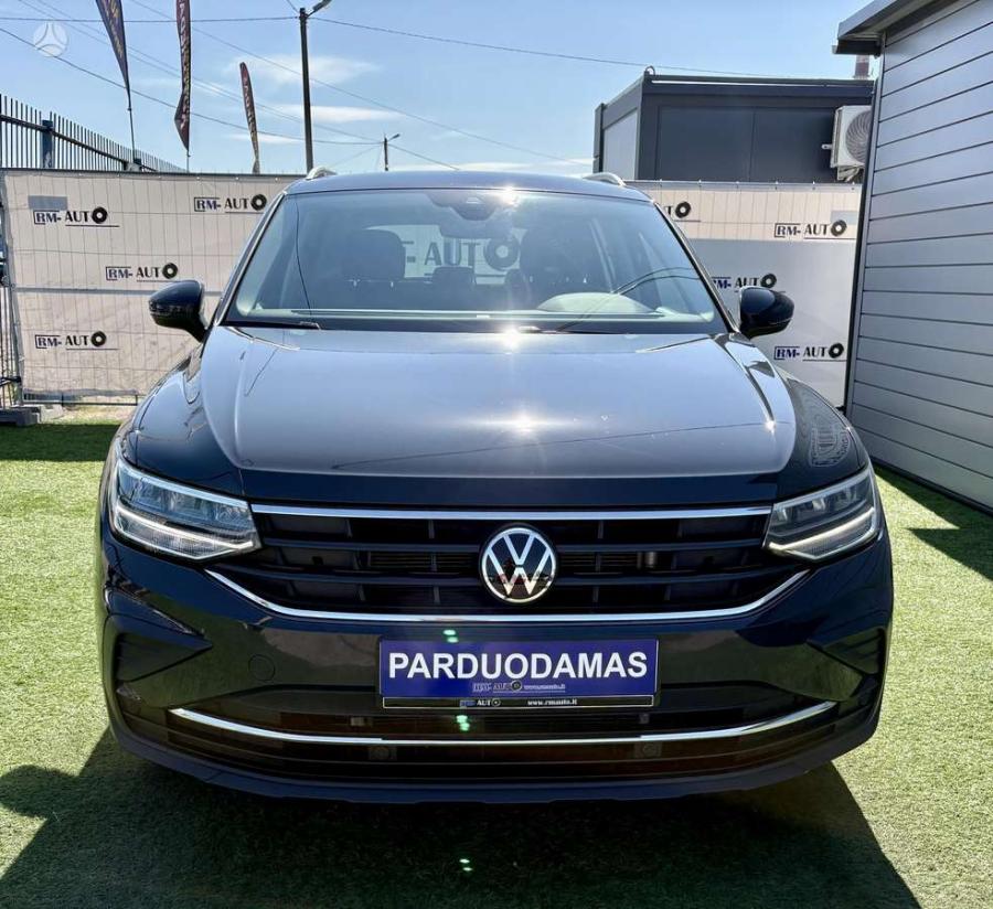 Grey Volkswagen Tiguan 2023 in Panevezys, with an engine capacity of 1.97 L and mileage of 134 thousand km for 20500 €, photo 3 on AUTOMOTO.COM.LV