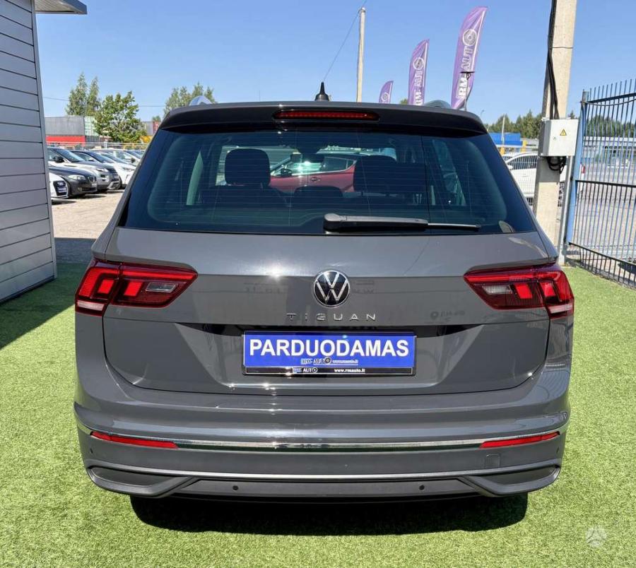 Grey Volkswagen Tiguan 2023 in Panevezys, with an engine capacity of 1.97 L and mileage of 134 thousand km for 20500 €, photo 7 on AUTOMOTO.COM.LV