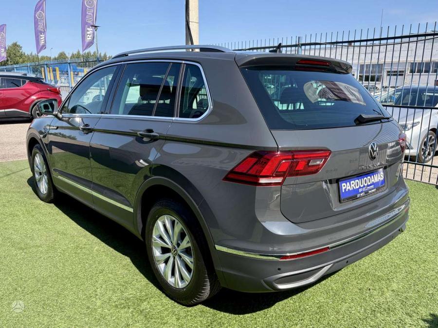 Grey Volkswagen Tiguan 2023 in Panevezys, with an engine capacity of 1.97 L and mileage of 134 thousand km for 20500 €, photo 8 on AUTOMOTO.COM.LV