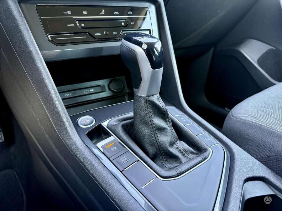 Grey Volkswagen Tiguan 2023 in Panevezys, with an engine capacity of 1.97 L and mileage of 134 thousand km for 20500 €, photo 19 on AUTOMOTO.COM.LV