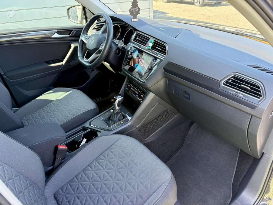 Grey Volkswagen Tiguan 2023 in Panevezys, with an engine capacity of 1.97 L and mileage of 134 thousand km for 20500 €, photo 20 on AUTOMOTO.COM.LV