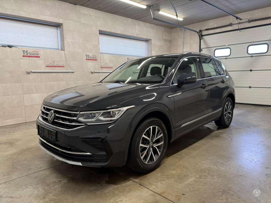 Grey Volkswagen Tiguan 2023 in Marijampole, with an engine capacity of 1.50 L and mileage of 90 thousand km for 26015 €, photo 1 on AUTOMOTO.COM.LV