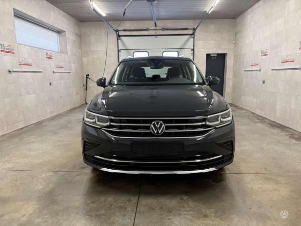 Grey Volkswagen Tiguan 2023 in Marijampole, with an engine capacity of 1.50 L and mileage of 90 thousand km for 26015 €, photo 3 on AUTOMOTO.COM.LV