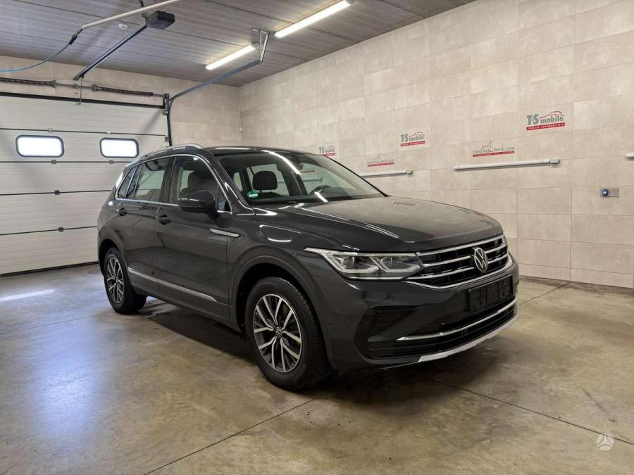 Grey Volkswagen Tiguan 2023 in Marijampole, with an engine capacity of 1.50 L and mileage of 90 thousand km for 26015 €, photo 4 on AUTOMOTO.COM.LV