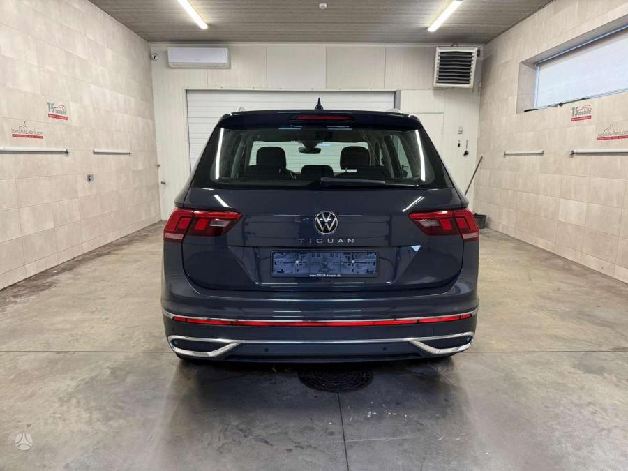 Grey Volkswagen Tiguan 2023 in Marijampole, with an engine capacity of 1.50 L and mileage of 90 thousand km for 26015 €, photo 6 on AUTOMOTO.COM.LV