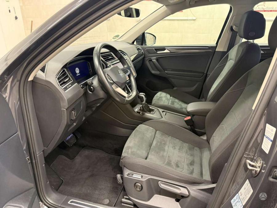 Grey Volkswagen Tiguan 2023 in Marijampole, with an engine capacity of 1.50 L and mileage of 90 thousand km for 26015 €, photo 8 on AUTOMOTO.COM.LV