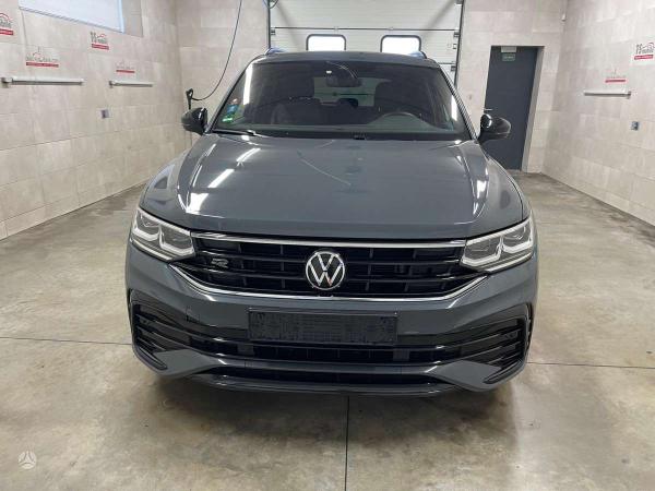 Grey Volkswagen Tiguan 2023 in Marijampole, with an engine capacity of 1.50 L and mileage of 157 thousand km for 26499 €, photo 3 on AUTOMOTO.COM.LV