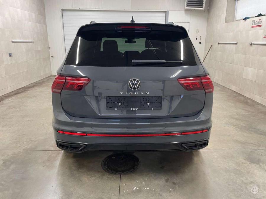 Grey Volkswagen Tiguan 2023 in Marijampole, with an engine capacity of 1.50 L and mileage of 157 thousand km for 26499 €, photo 6 on AUTOMOTO.COM.LV